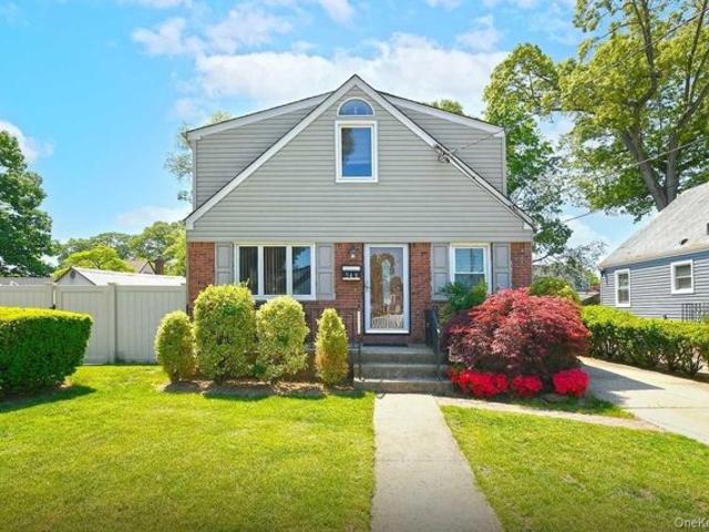 Stratford Rd, South Hempstead, Home For Sale