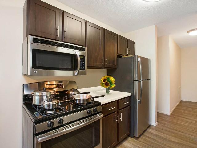 Stratford Wood 2 Bedroom Apartment for Rent at 18900 Stratford Rd, Minnetonka, MN 55345
