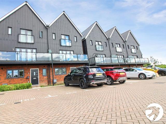 Stratford Way, Northfleet, Gravesend DA11, 5 bed terraced house to rent, £2,600 pcm | PrimeLocation