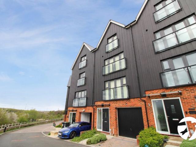 Stratford Way, Northfleet, Gravesend, Kent DA11, 4 bed terraced house to rent, £2,500 pcm | PrimeLocation