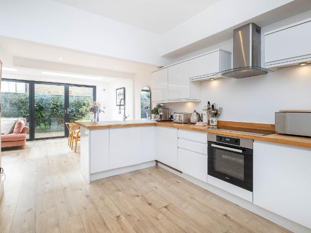 Strathville Road, London SW18, 2 bed flat to rent, £8,017 pcm | PrimeLocation
