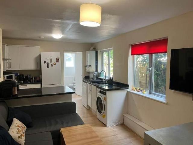 Strathaven Road, London SW2, 2 bed flat to rent, £2,390 pcm | PrimeLocation
