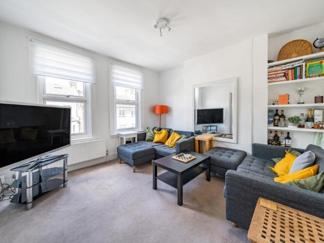 Strathblaine Road, London, SW11 2 bed flat to rent £2,600 pcm £600 pw