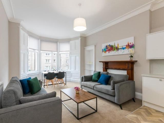 Strathearn Road, Edinburgh, EH9 4 bed flat to rent £3,200 pcm £738 pw