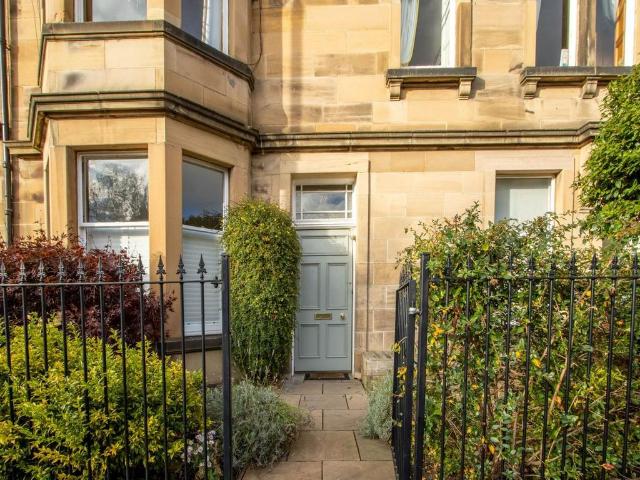 Strathearn Road, Marchmont, Edinburgh 2 bed flat to rent £2,125 pcm £490 pw