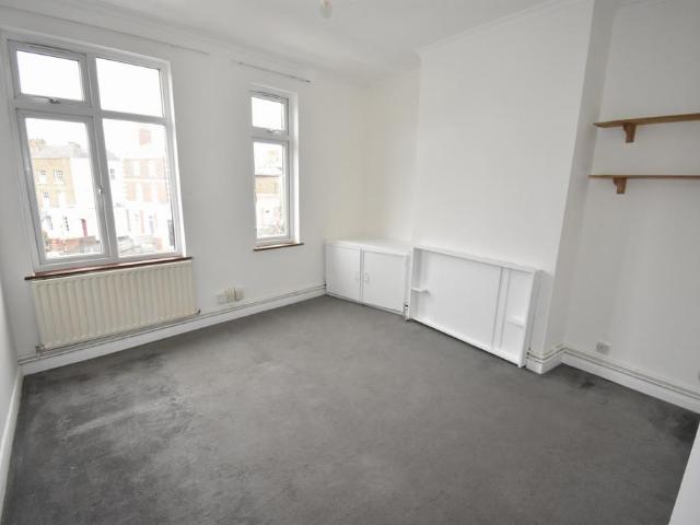 Stratheden Parade, Blackheath, SE3 2 bed apartment to rent £1,600 pcm £369 pw