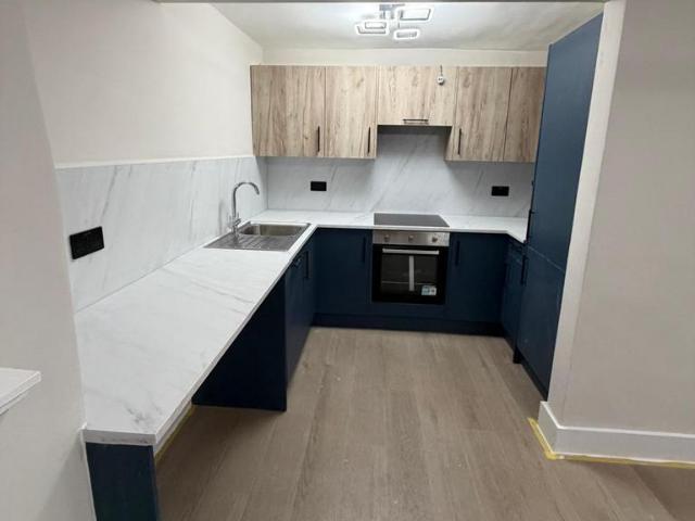 Stratheden Road, London SE3 2 bed flat to rent £2,095 pcm £483 pw