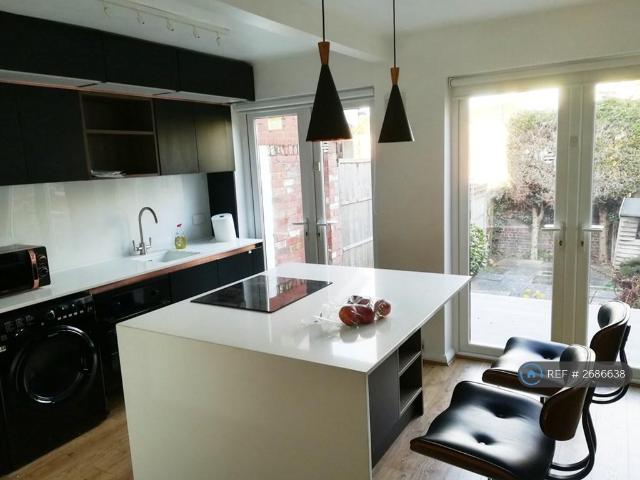 Strathmore Avenue, Coventry, CV1 3 bed terraced house to rent £1,821 pcm £420 pw