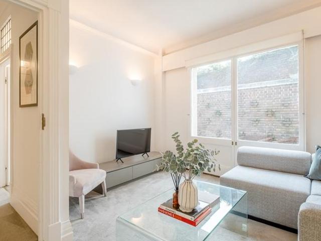 Strathmore Court Mid Term NW8 2 bed flat to rent £6,218 pcm £1,435 pw