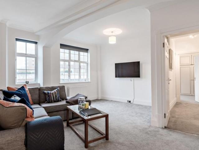 Strathmore Court, London, NW8 2 bed apartment to rent £4,143 pcm £956 pw