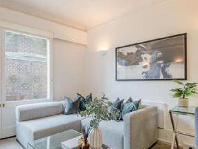 Strathmore Court, Park Road, 2 Bedroom Flat