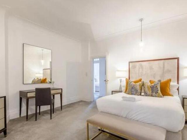Strathmore Court, Park Road, 3 Bedroom Flat