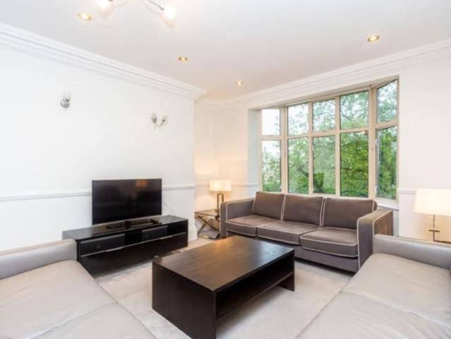 Strathmore Court Park Road Regents. 5 bed flat to rent £8,870 pcm £2,047 pw