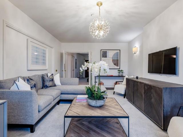 Strathmore Court, St. Johns Wood. 4 bed flat to rent £9,815 pcm £2,265 pw
