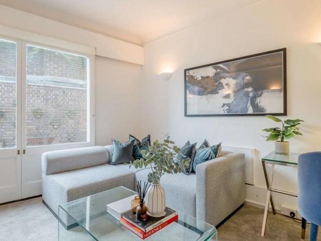 Strathmore Court, St John's Wood, NW8 2 bed flat to rent £3,727 pcm £860 pw