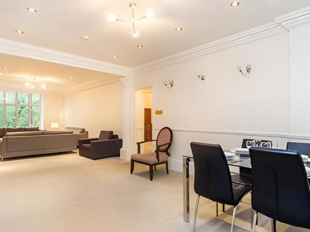 Strathmore Court, St John's Wood, NW8 5 bed apartment to rent £9,317 pcm £2,150 pw