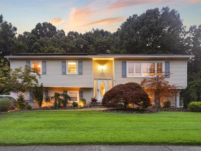 Strathmore Dr, New City, Home For Sale