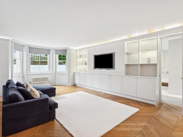 Strathmore Gardens, London, W8 3 bed flat to rent £8,017 pcm £1,850 pw