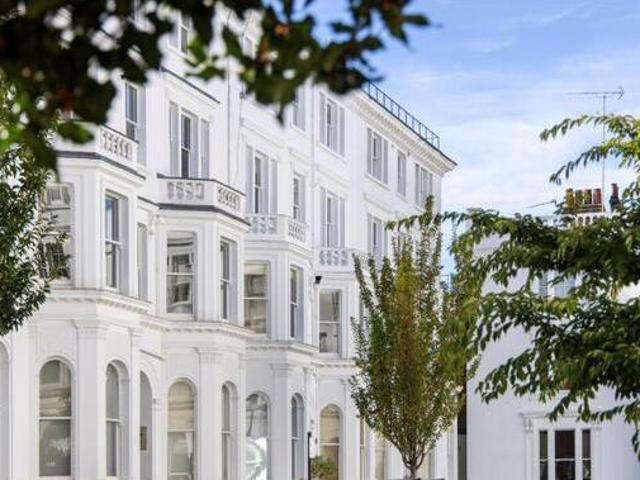 Strathmore Gardens, London, 1 Bedroom Flat