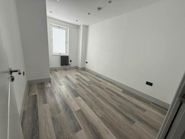 Stratsmore House, London Road RM7, 1 bed flat to rent, £1,450 pcm | PrimeLocation