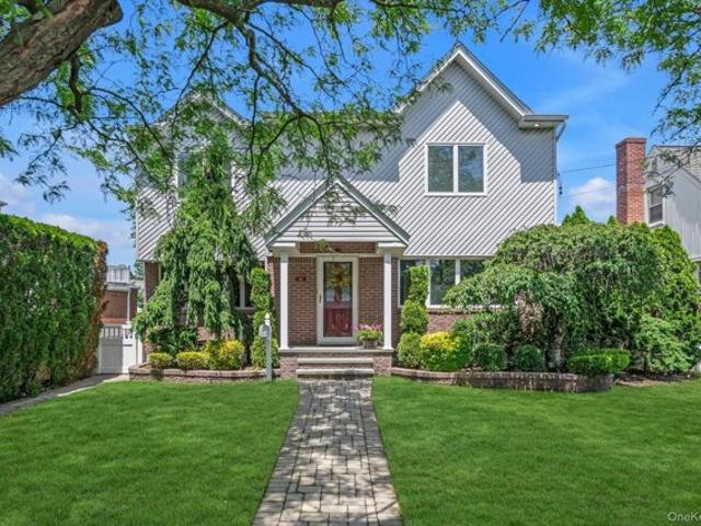 Strattford Rd, New Hyde Park, Home For Sale