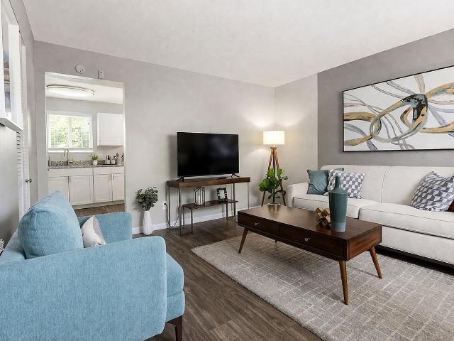 Stratton 2 Bedroom Apartment for Rent at 333 Whispering Brook Dr, Louisville, KY 40229