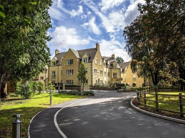 Stratton Court Village, Stratton. 1 bed apartment to rent £2,205 pcm £509 pw