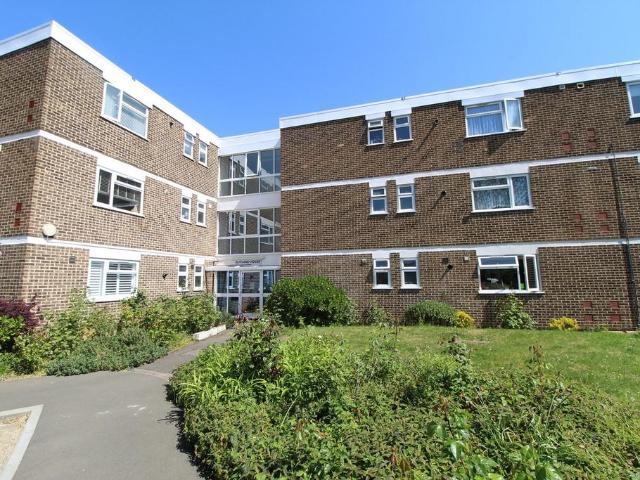 Stratton Close, EDGWARE, HA8 2 bed flat to rent £1,750 pcm £404 pw