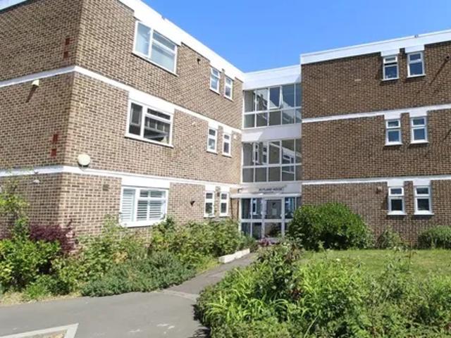 Stratton Close, London, HA8 6PX, United Kingdom | 2 bed apartment for rent #166102947 | Rentberry
