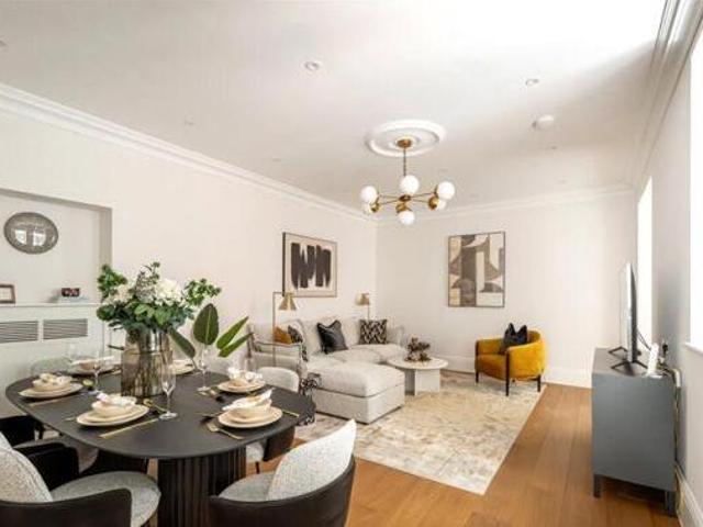 Stratton Street, London, 2 Bedroom Apartment