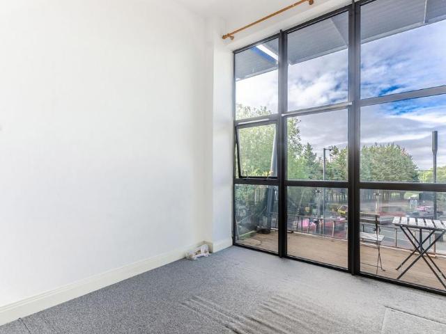 Streamline Mews, East Dulwich. 2 bed flat to rent £1,900 pcm £438 pw