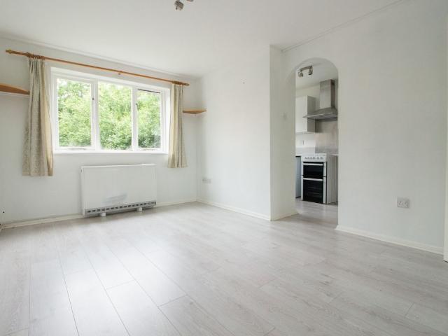 Streamside Close, Edmonton N9, 1 bed flat to rent, £1,400 pcm | PrimeLocation