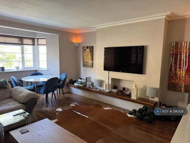 Streatham Court, London, SW16 2 bed flat to rent £2,500 pcm £577 pw