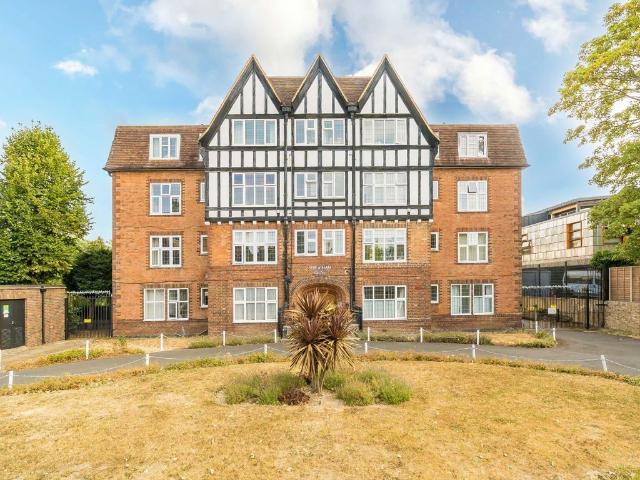 Streatham Close, Leigham Court Road SW16, 1 bed flat to rent, £1,850 pcm | PrimeLocation