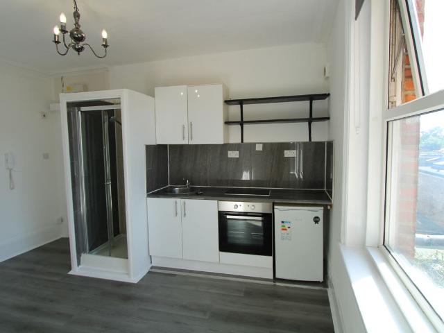 Streatham High Road, London SW16, Studio to rent, £1,200 pcm | PrimeLocation