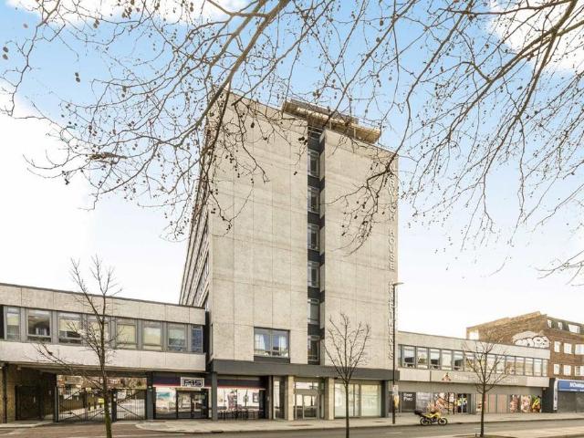 Streatham High Road, London SW16 Studio to rent £1,450 pcm £335 pw