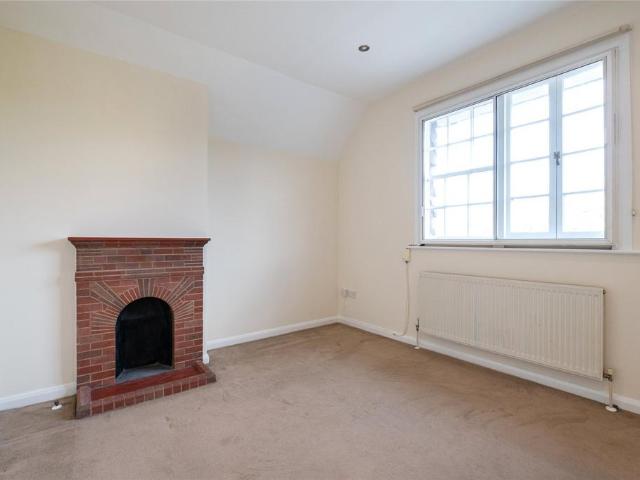 Streatham High Road, London SW16 1 bed apartment to rent £1,450 pcm £335 pw