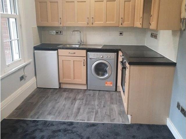 Streatham High Road, London SW16, 1 bed flat to rent, £1,295 pcm | PrimeLocation