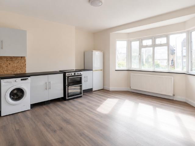 Streatham High Road, London SW16, 1 bed flat to rent, £1,450 pcm | PrimeLocation