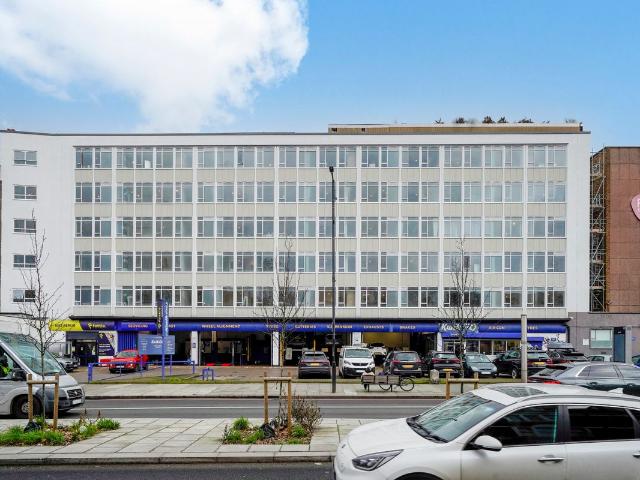 Streatham High Road, London SW16, 1 bed flat to rent, £1,500 pcm | PrimeLocation
