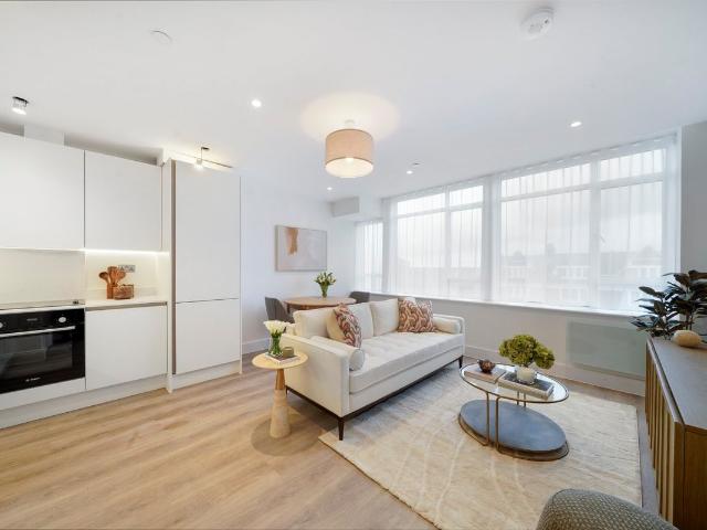 Streatham High Road, London SW16, 1 bed flat to rent, £1,600 pcm | PrimeLocation