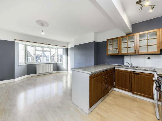 Streatham High Road, London SW16, 1 bed flat to rent, £1,720 pcm | PrimeLocation