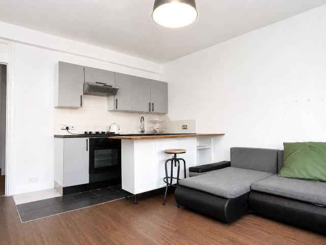 Streatham High Road, London SW16, 2 bed flat to rent, £1,750 pcm | PrimeLocation