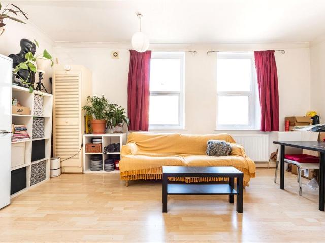 Streatham High Road, London SW16, 2 bed flat to rent, £1,700 pcm | PrimeLocation