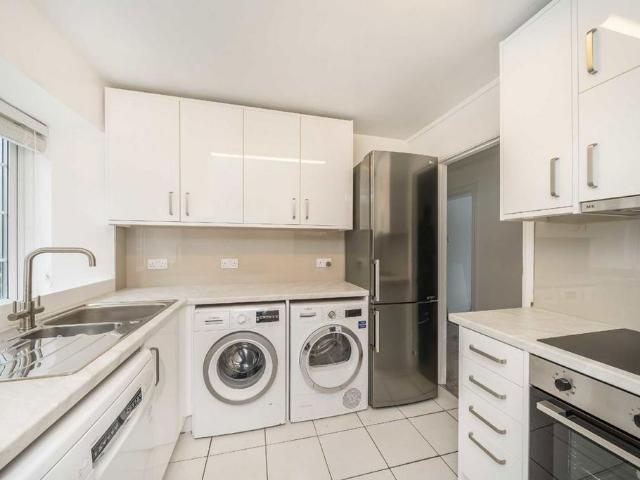Streatham High Road, London SW16 4 bed flat to rent £2,400 pcm £554 pw