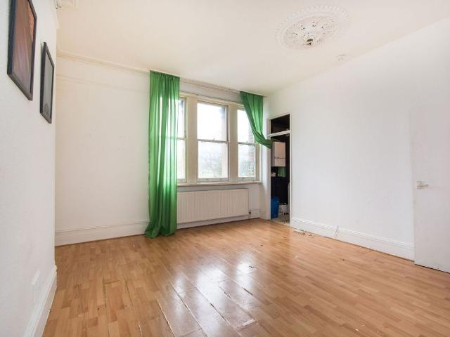Streatham High Road, Streatham Common, London SW16, 1 bed flat to rent, £1,350 pcm | PrimeLocation