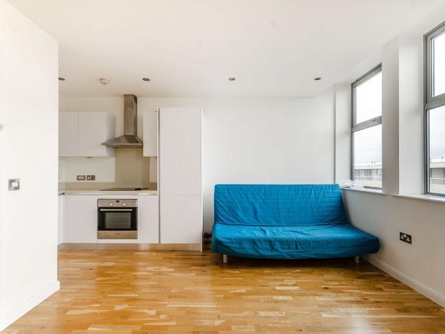Streatham High Road, Streatham Hill, London SW16, 1 bed flat to rent, £1,650 pcm | PrimeLocation