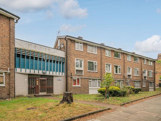 Streatham High Road, Streatham, London SW16, 3 bed flat to rent, £1,800 pcm | PrimeLocation