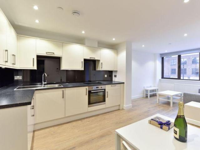 Streatham High Road, Streatham SW16 1 bed apartment to rent £1,650 pcm £381 pw