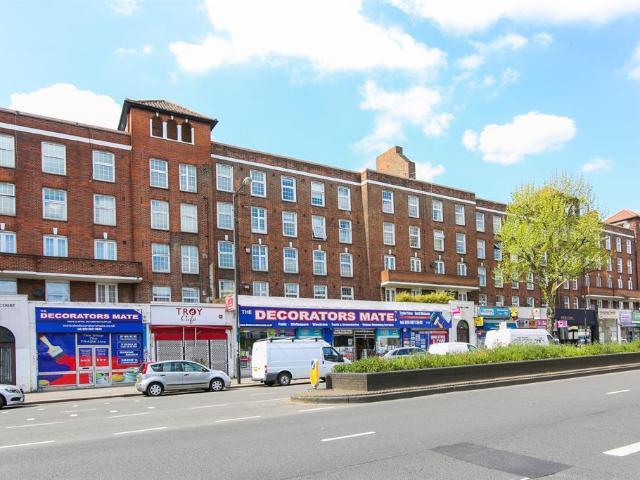 Streatham Hill, London, SW2 4RH 3 bed apartment to rent £2,600 pcm £600 pw